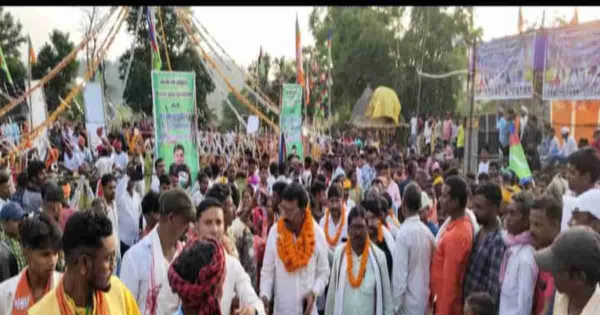 Hazaribagh News: विधायक रोशन लाल चौधरी व निर्मल महतो ने झूमर ...