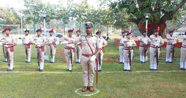 हजारीबाग पुलिस लाइन में शहीदों की याद में श्रद्धांजलि सभा आयोजित ...